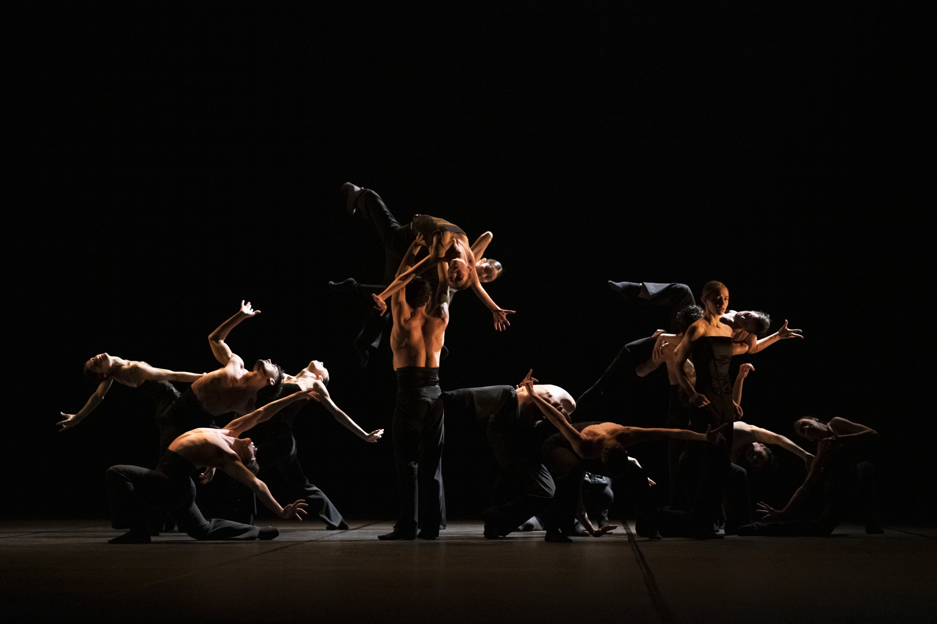Sidi Larbi Cherkaoui em estreia para a Companhia Nacional de Bailado no ...