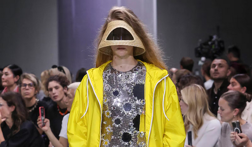 Made In Prada: A Arte em Reflexão – LuxWOMAN